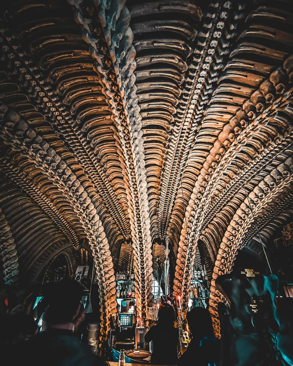 En Suisse, ce bar au design unique a été conçu par le créateur d’Alien