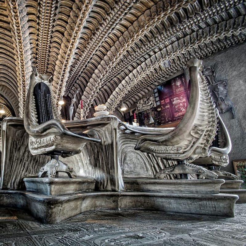 En Suisse, ce bar au design unique a été conçu par le créateur d’Alien