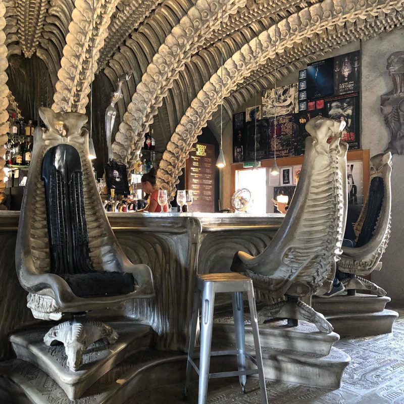 En Suisse, ce bar au design unique a été conçu par le créateur d’Alien