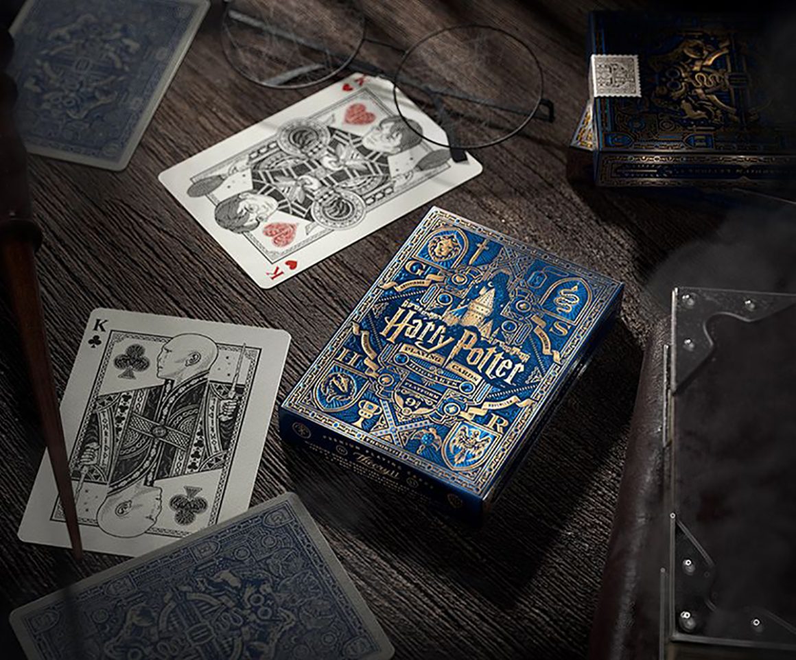 Ce designer a créé 4 magnifiques jeux de cartes pour les fans d’Harry ...