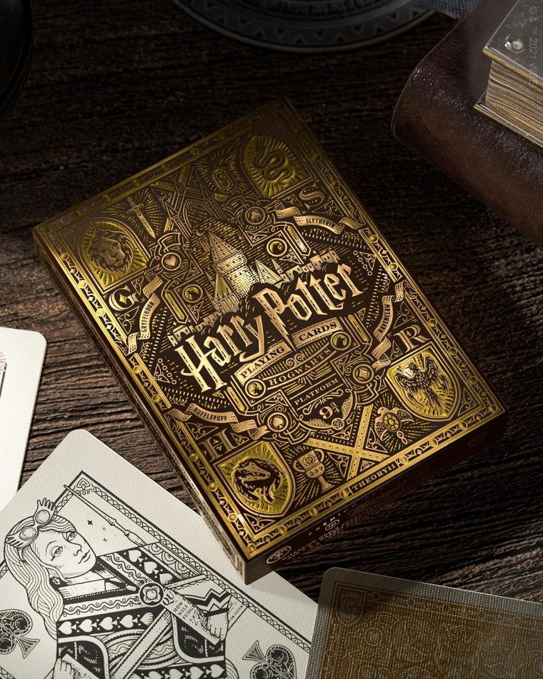 Ce designer a créé 4 magnifiques jeux de cartes pour les fans d’Harry ...