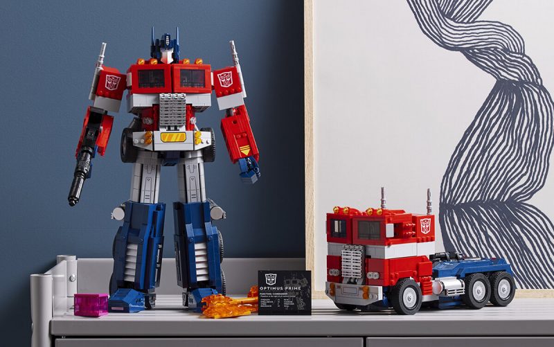 Transformers : LEGO dévoile le robot Optimus Prime qui se transforme en ...