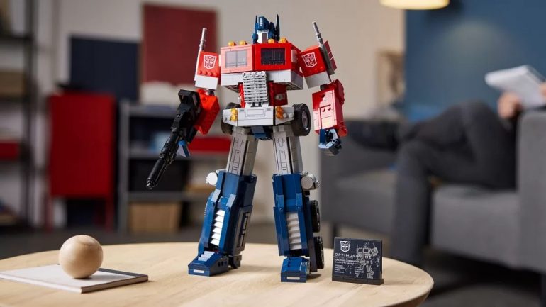 Transformers : LEGO dévoile le robot Optimus Prime qui se transforme en ...