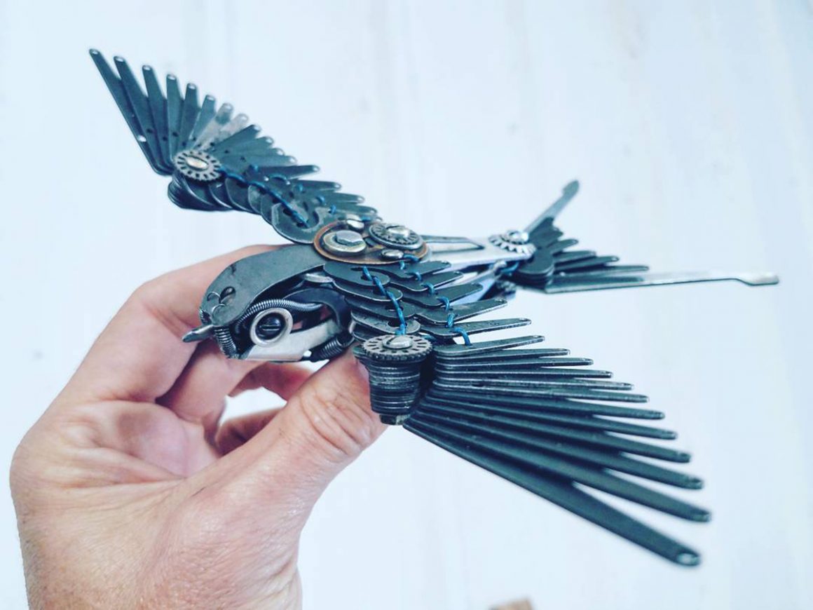 L'artiste Jeremy Mayer recycle les machines à écrire en sculptures d ...