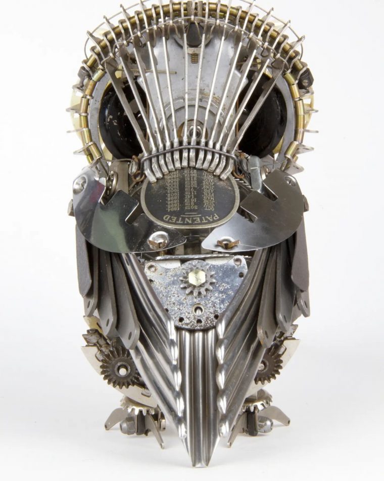 L'artiste Jeremy Mayer recycle les machines à écrire en sculptures d ...