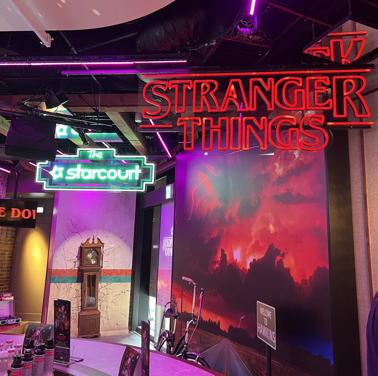 Au Japon, Netflix lance un café à thème dédié à Stranger Things