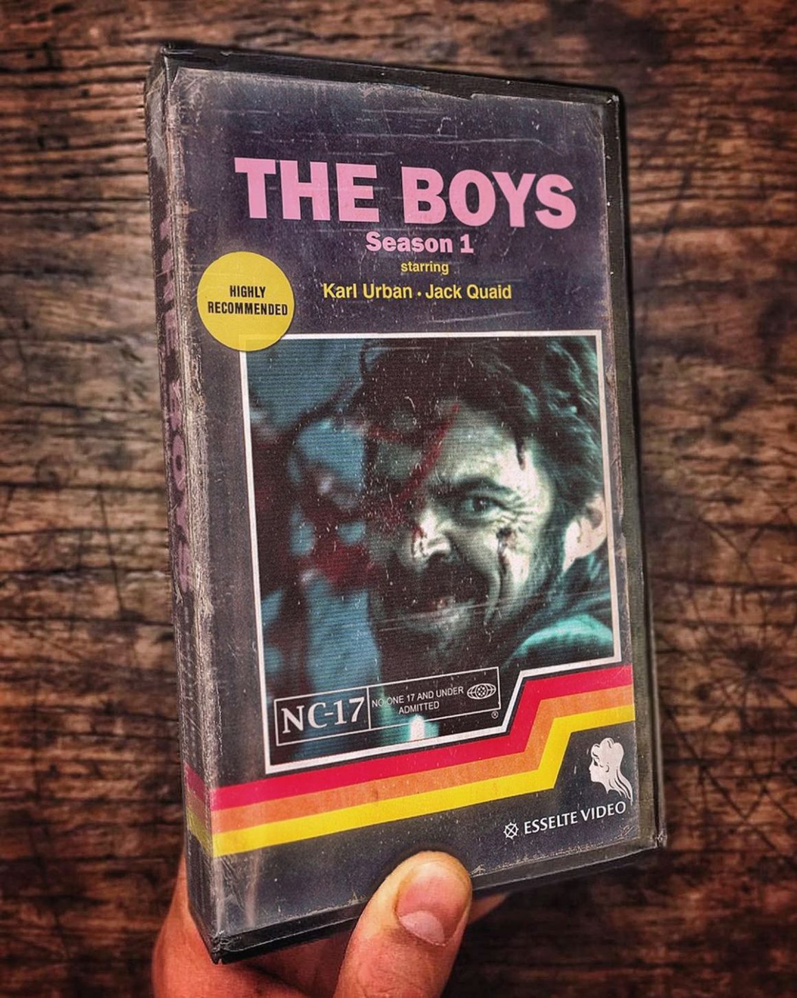 Cet artiste crée des pochettes de VHS old school de séries et films ...