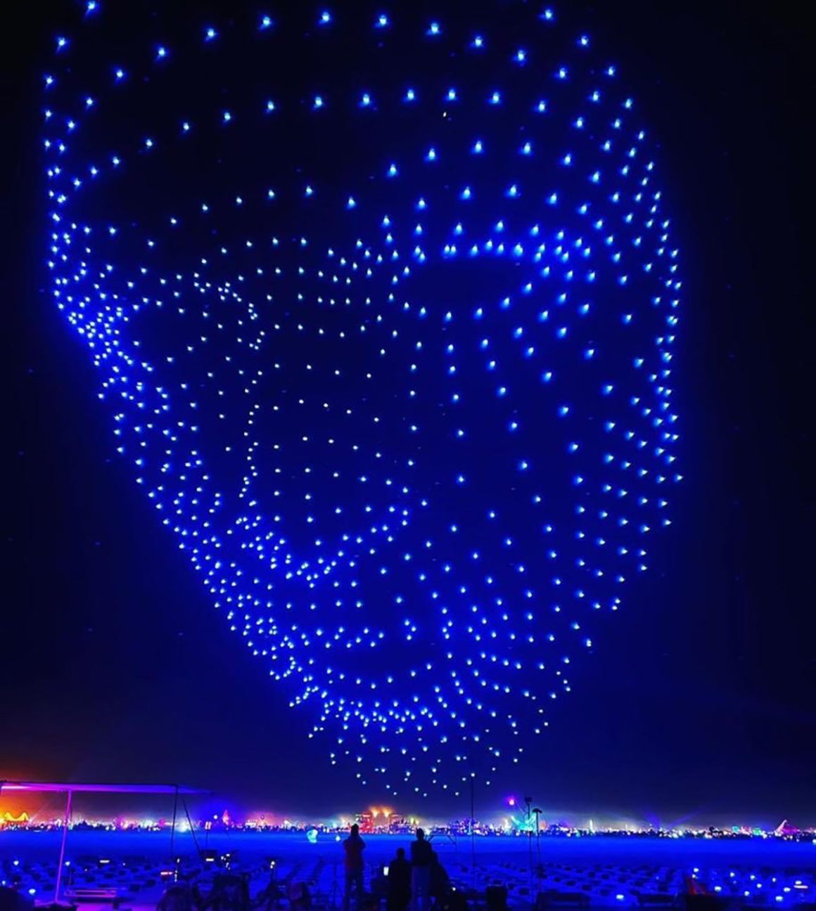1000 drones réalisent un immense show 3D pour la clôture du Burning Man ...