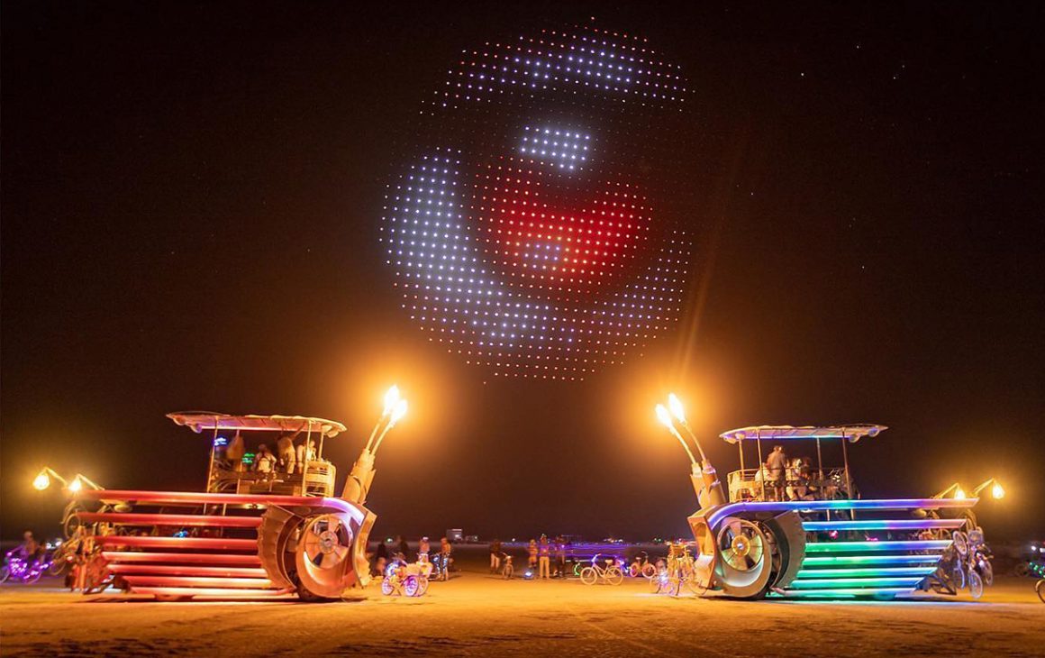 1000 drones réalisent un immense show 3D pour la clôture du Burning Man ...