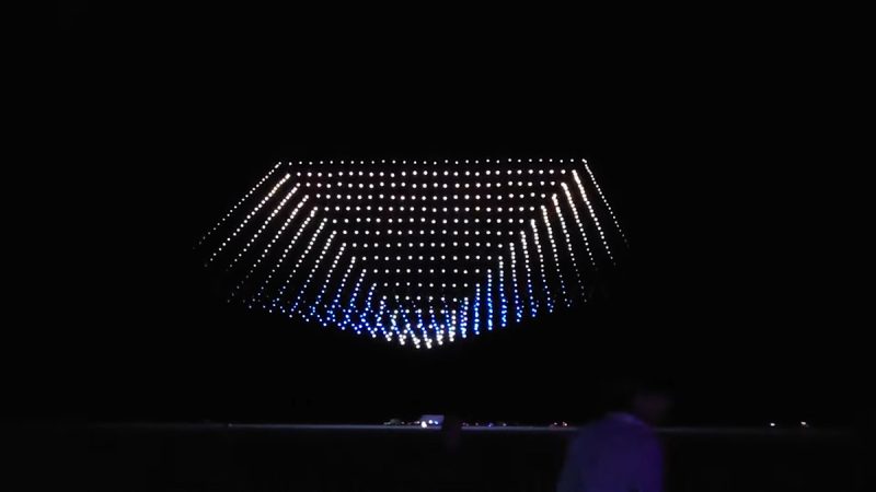 1000 drones réalisent un immense show 3D pour la clôture du Burning Man ...