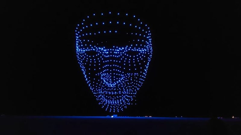 1000 drones réalisent un immense show 3D pour la clôture du Burning Man ...