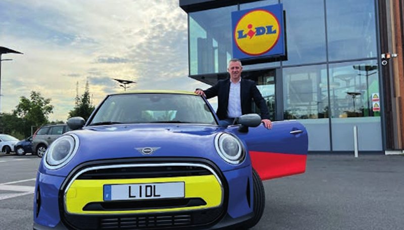 Lidl dévoile une voiture aux couleurs de son enseigne (et ce n'est pas ...