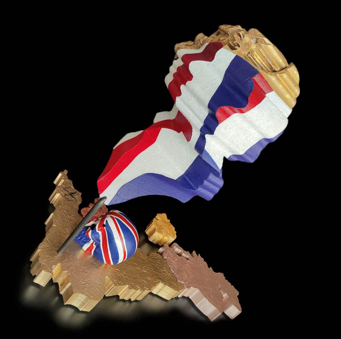 Cette sculpture en anamorphose dévoile 3 portraits d'Elisabeth II