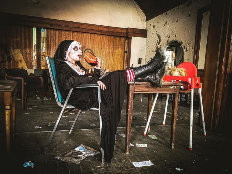 Kid Dreadful : la fillette de 8 ans qui recrée les scènes de films d ...