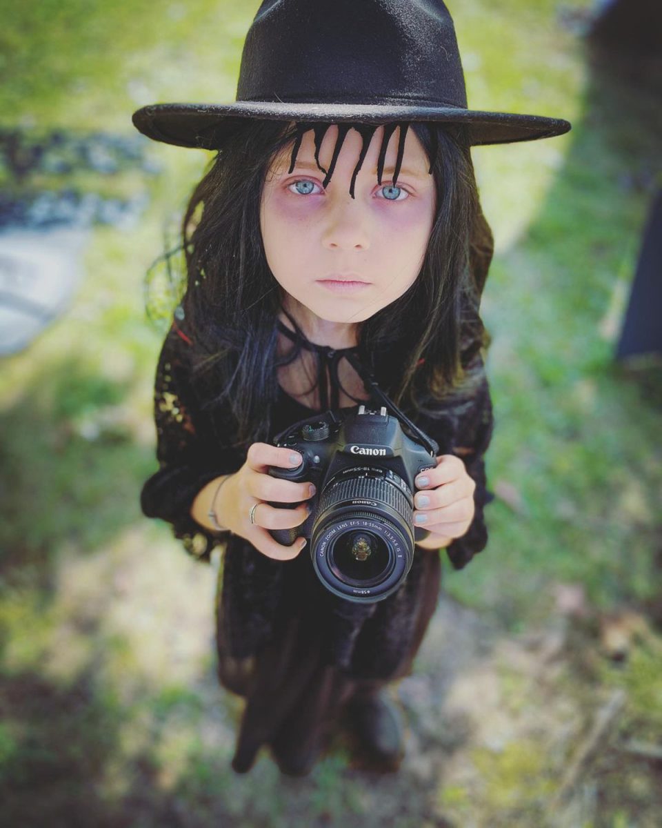 Kid Dreadful : la fillette de 8 ans qui recrée les scènes de films d ...