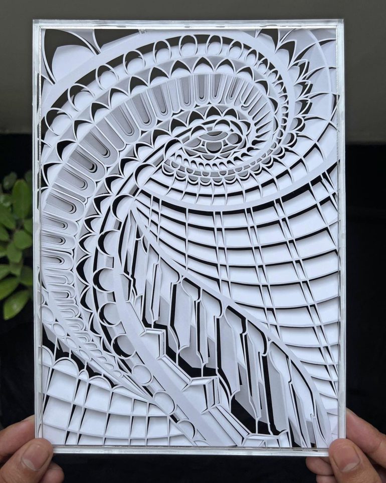 Il crée des illusions d'optique fascinantes en découpant une seule ...