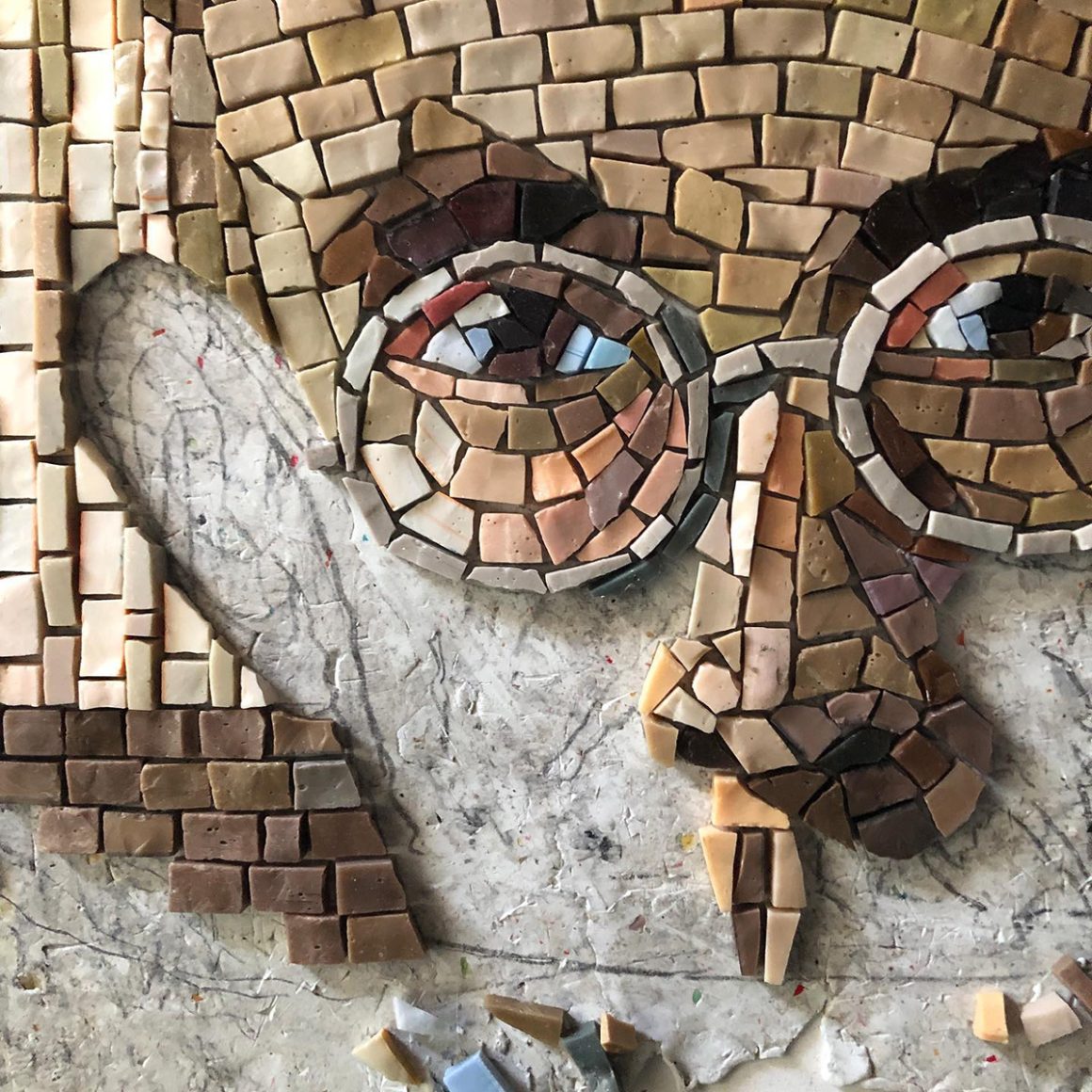 Il reproduit des tableaux célèbres en mosaïque pour combler les nids-de ...