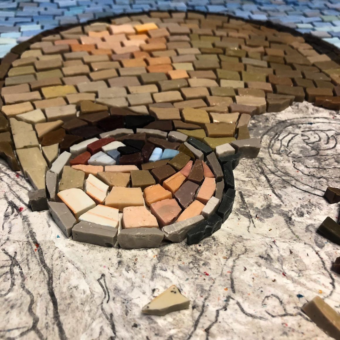 Il reproduit des tableaux célèbres en mosaïque pour combler les nids-de ...