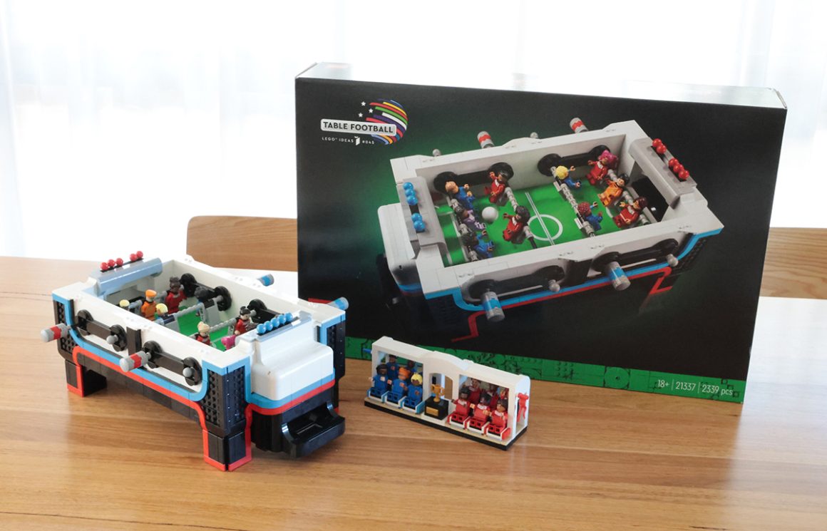 LEGO dévoile un baby foot fonctionnel de 2300 briques à construire vous ...