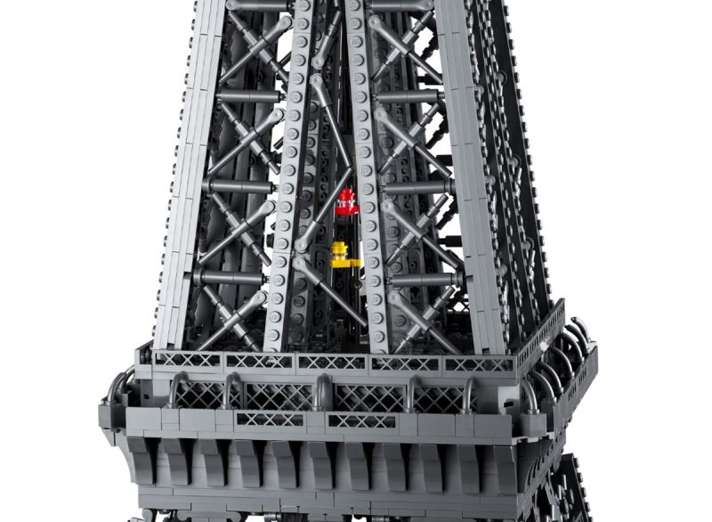 LEGO commercialise une réplique de la Tour Eiffel haute de 1,49 mètre