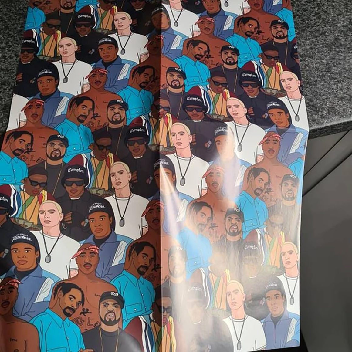 On vient de trouver le papier cadeau ultime pour les fans de rap américain