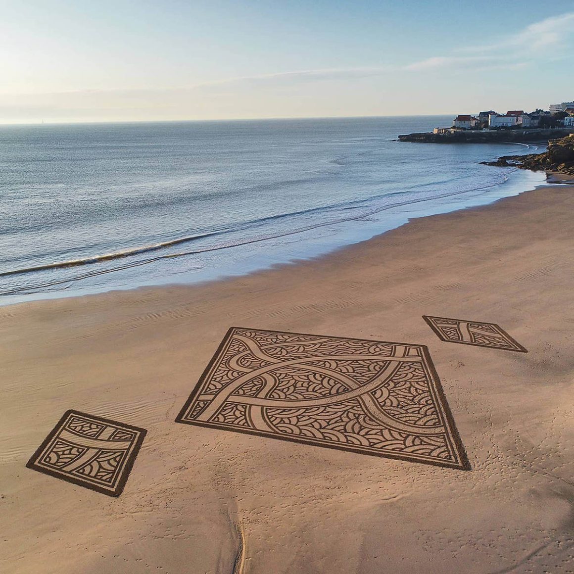 Les magnifiques (et immenses) dessins sur sable de l'artiste français Jben