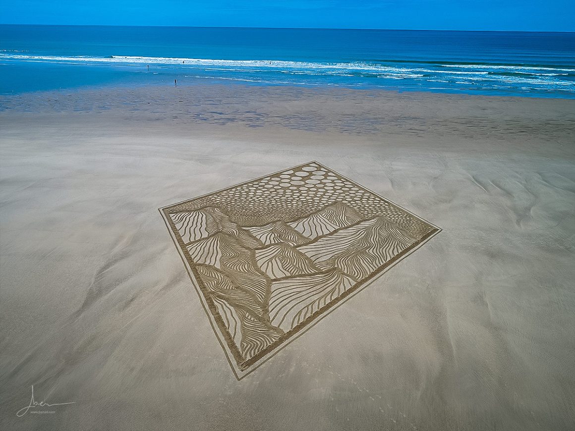 Les magnifiques (et immenses) dessins sur sable de l'artiste français Jben