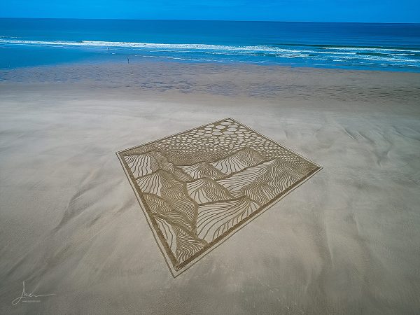 Les magnifiques (et immenses) dessins sur sable de l'artiste français Jben
