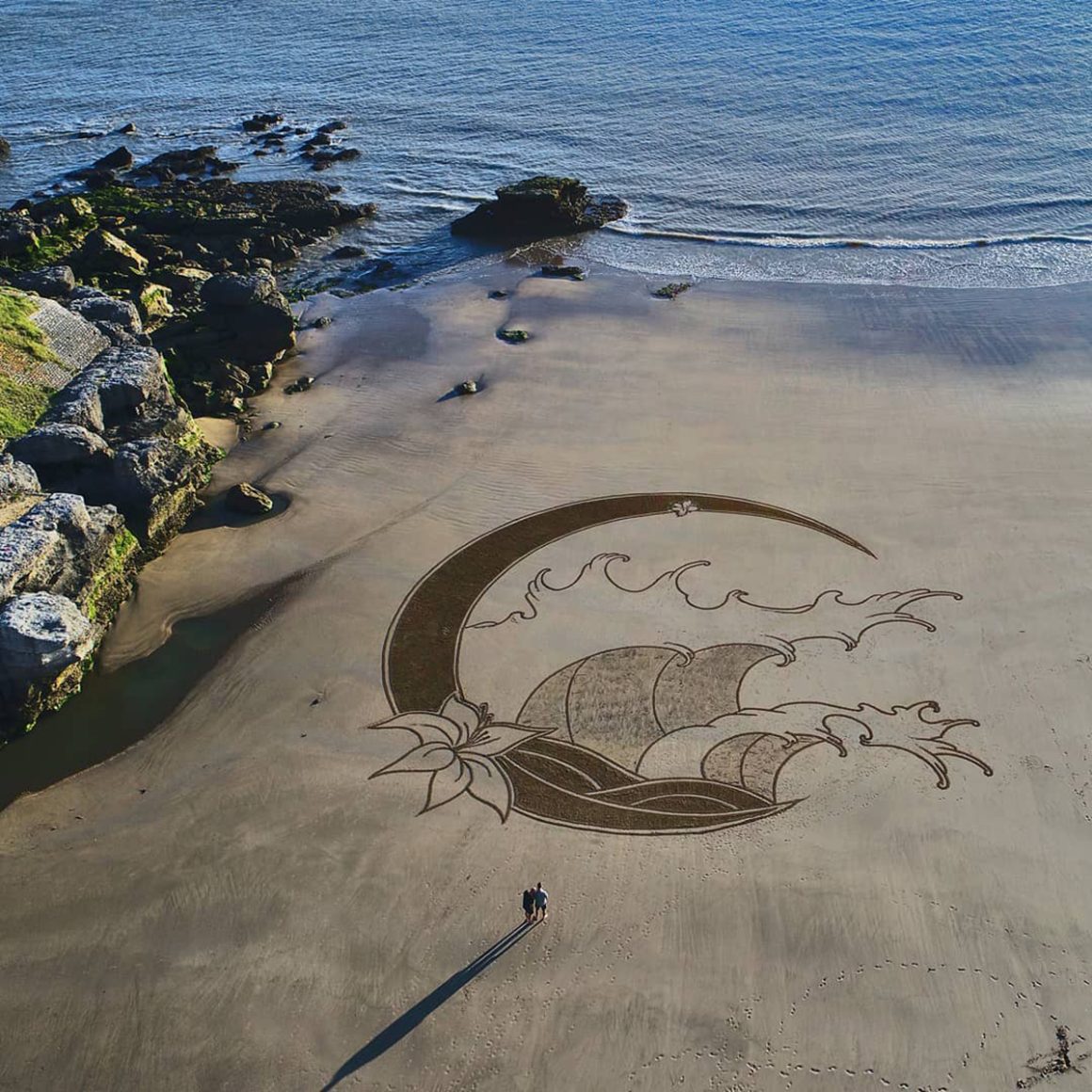 Les magnifiques (et immenses) dessins sur sable de l'artiste français Jben