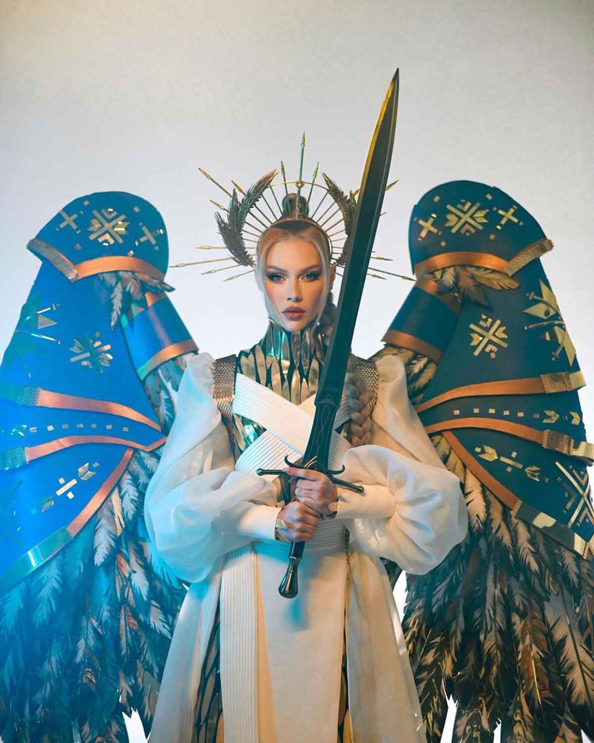 Pour Miss Univers 2023, Miss Ukraine dévoile un incroyable costume de ...