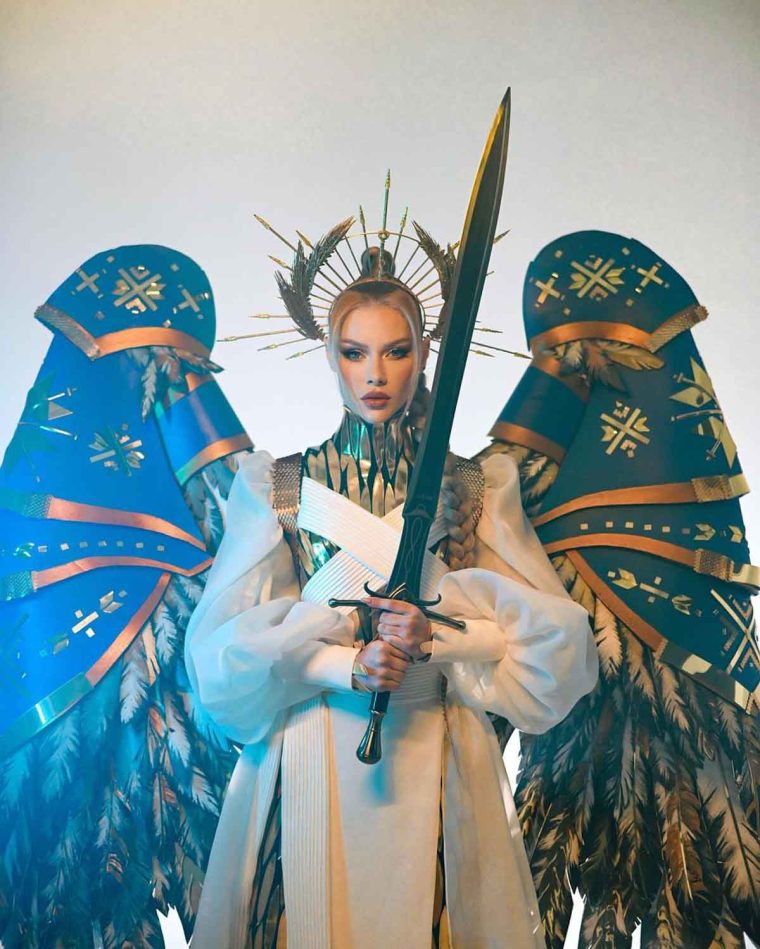 Pour Miss Univers 2023, Miss Ukraine dévoile un incroyable costume de ...