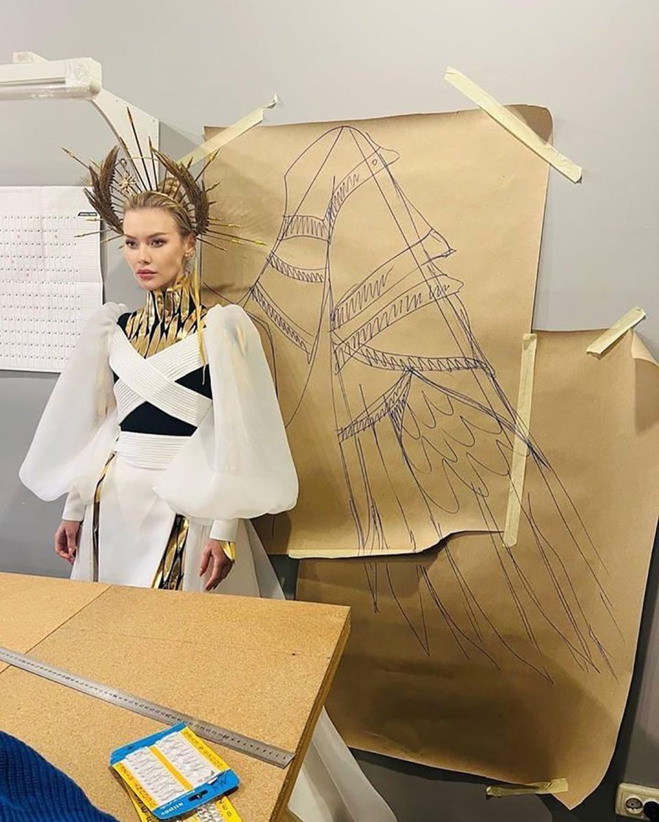 Pour Miss Univers 2023, Miss Ukraine dévoile un incroyable costume de ...