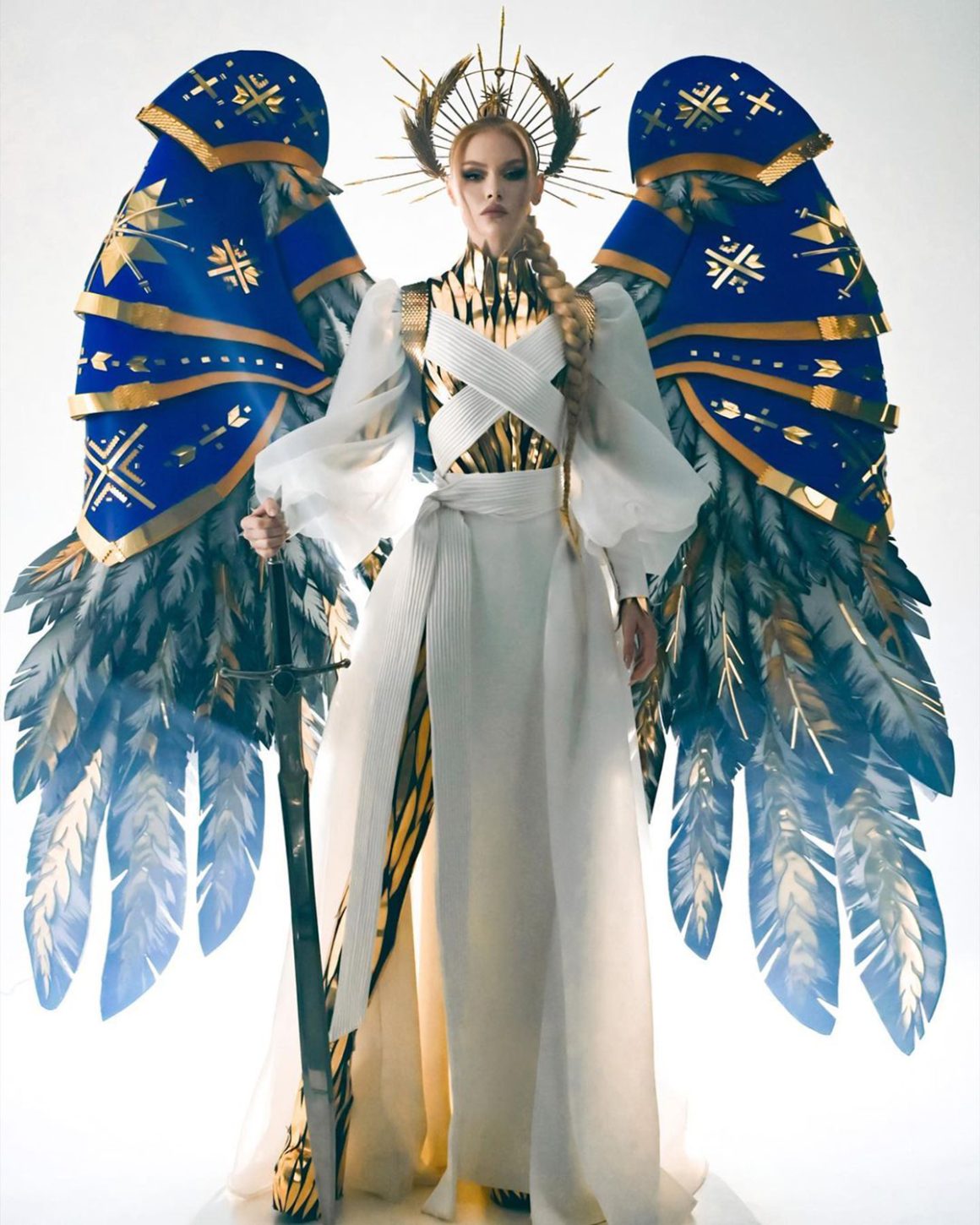 Pour Miss Univers 2023, Miss Ukraine dévoile un incroyable costume de ...