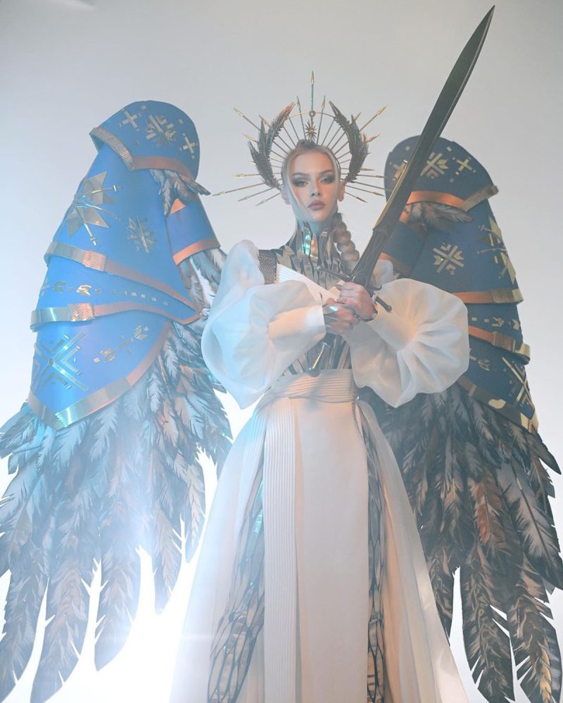 Pour Miss Univers 2023, Miss Ukraine dévoile un incroyable costume de ...