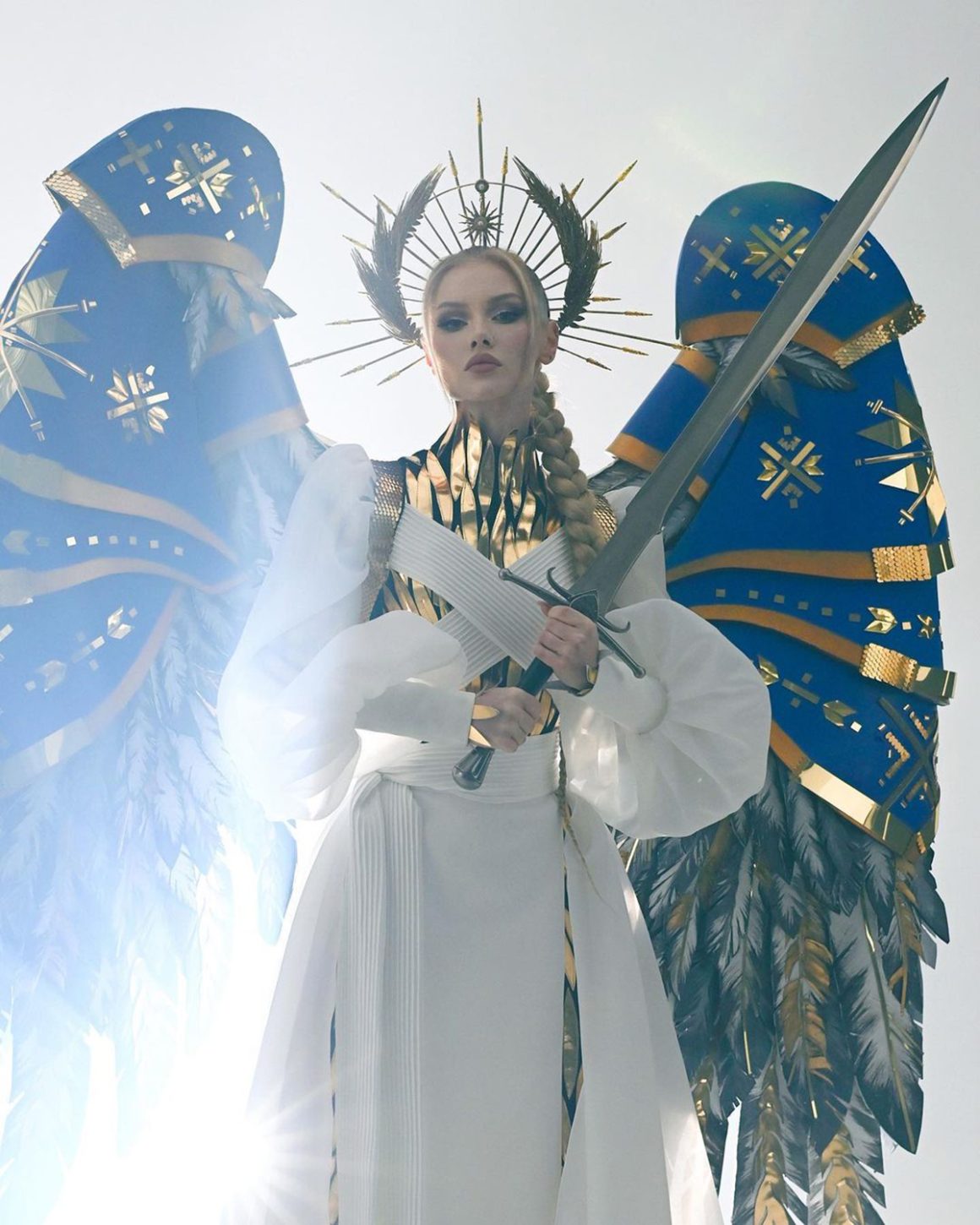 Pour Miss Univers 2023, Miss Ukraine dévoile un incroyable costume de ...