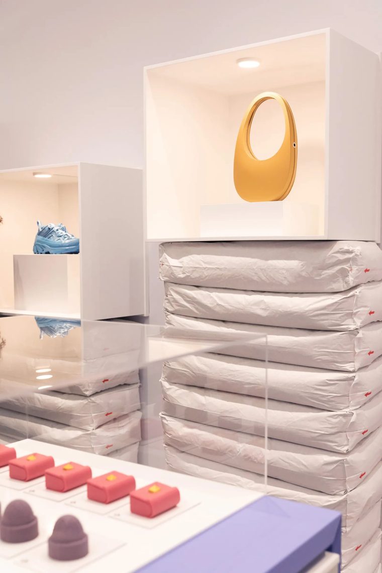 Ce chef pâtissier revisite des pièces de mode iconiques... en desserts ...