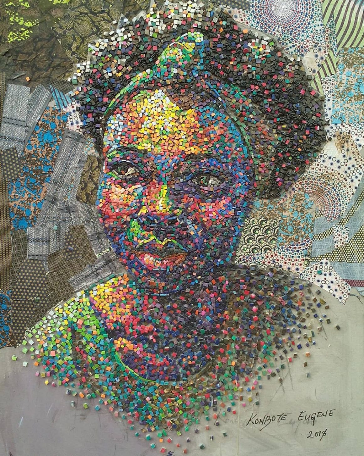 Ce nigérian recycle les tongs pour créer des portraits mosaïques ...