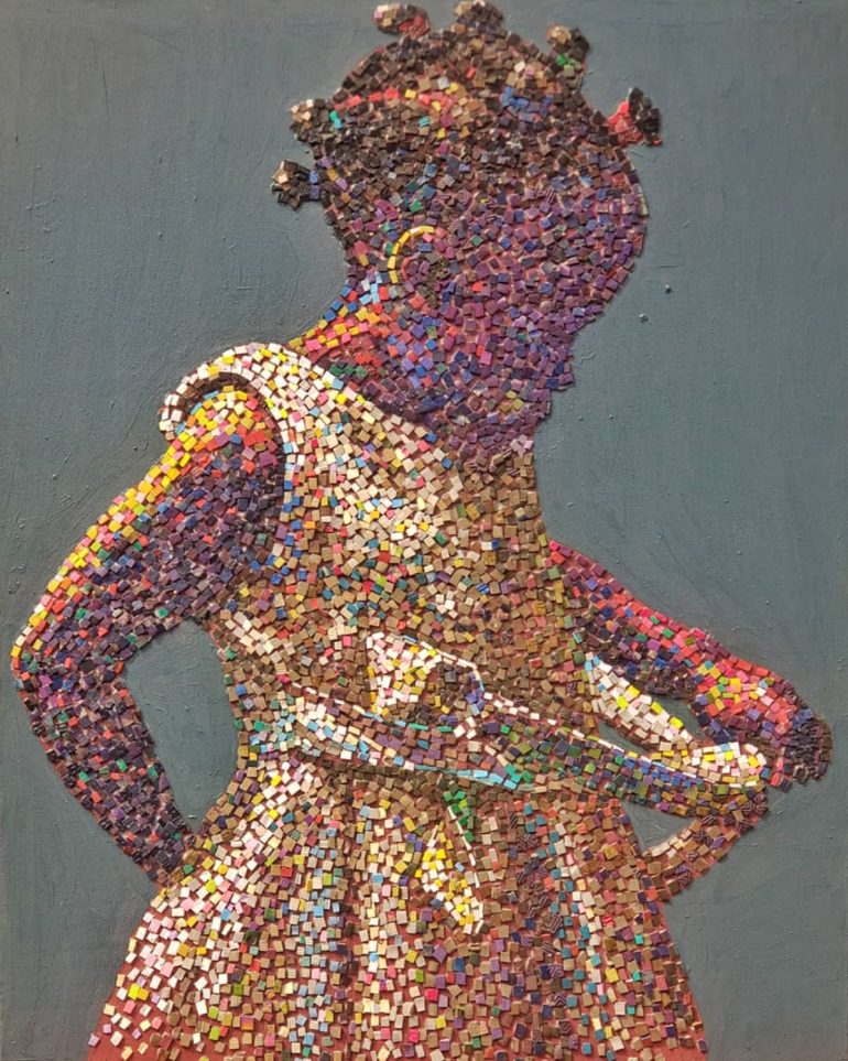 Ce nigérian recycle les tongs pour créer des portraits mosaïques fascinants