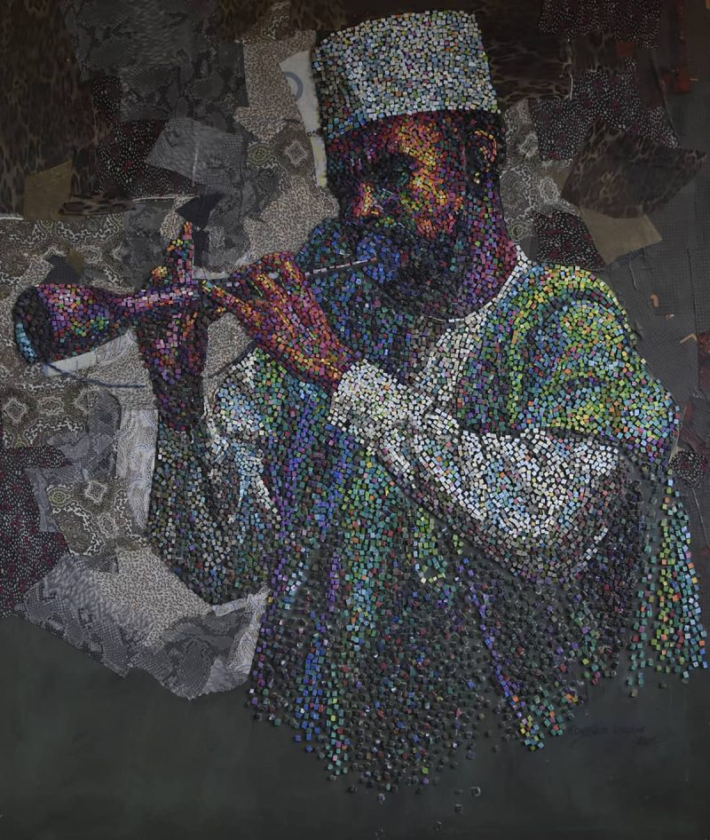 Ce nigérian recycle les tongs pour créer des portraits mosaïques fascinants