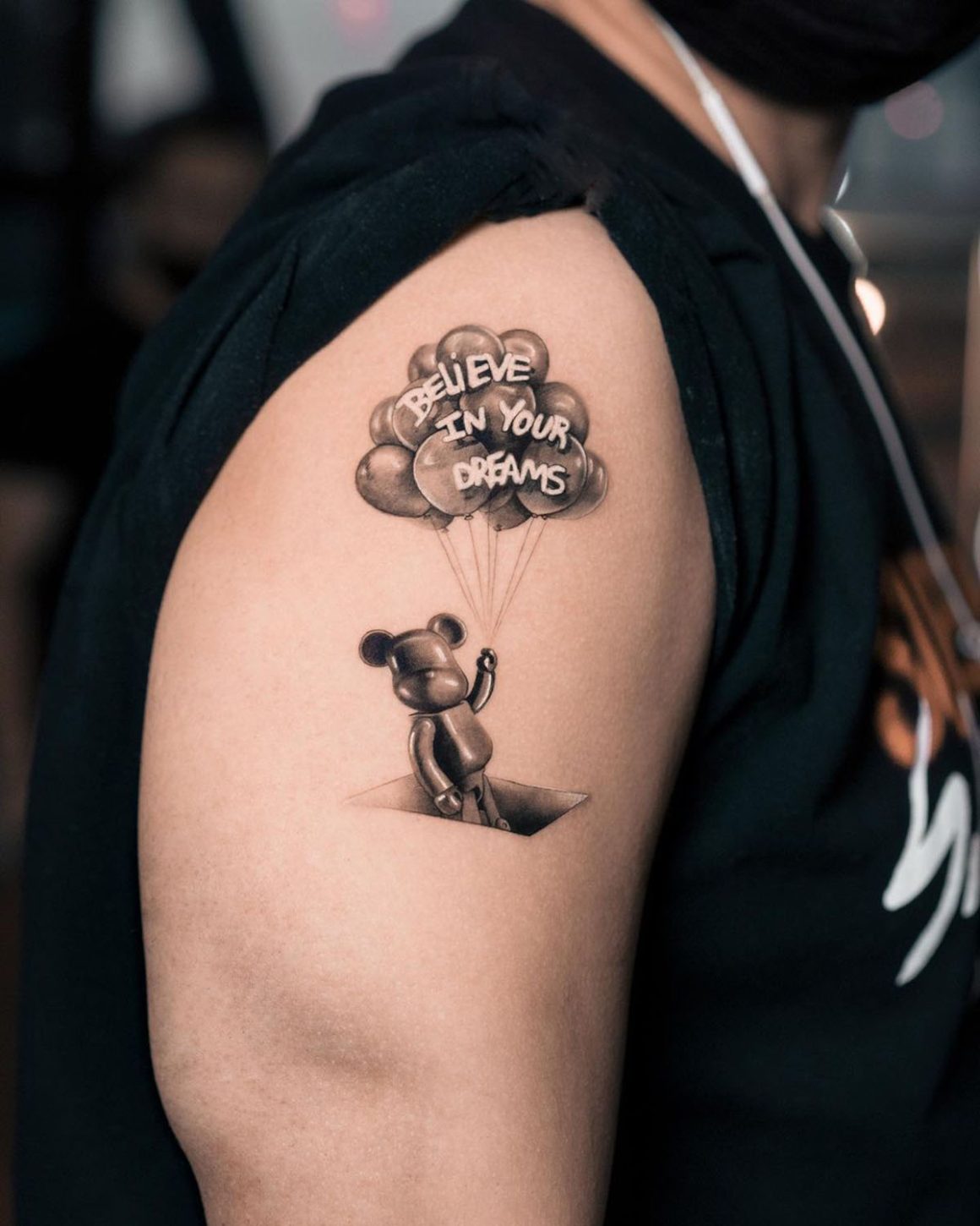 L'artiste Tatu Panda ajoute une ombre pour renforcer le réalisme de ses ...
