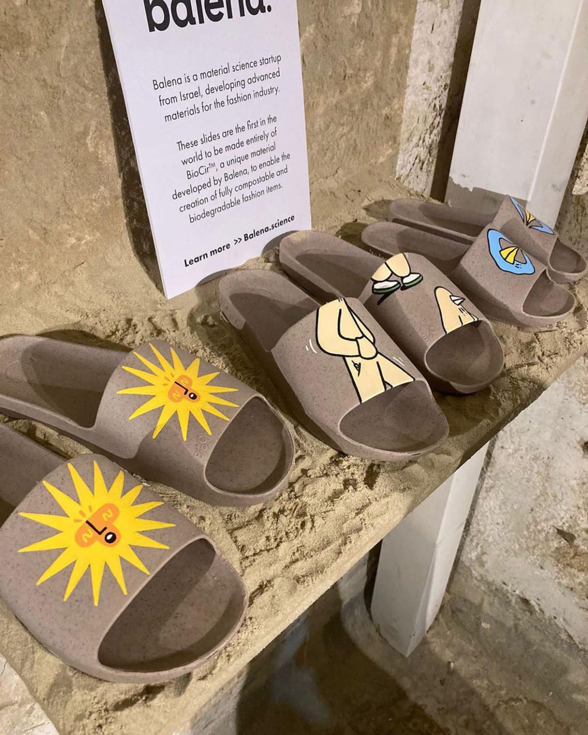 Ces claquettes biosourcées se transforment en terre une fois usées