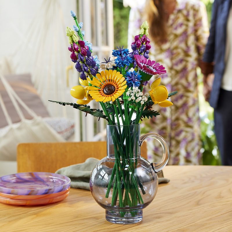 LEGO dévoile 2 sets de fleurs sauvages pour décorer votre intérieur ...