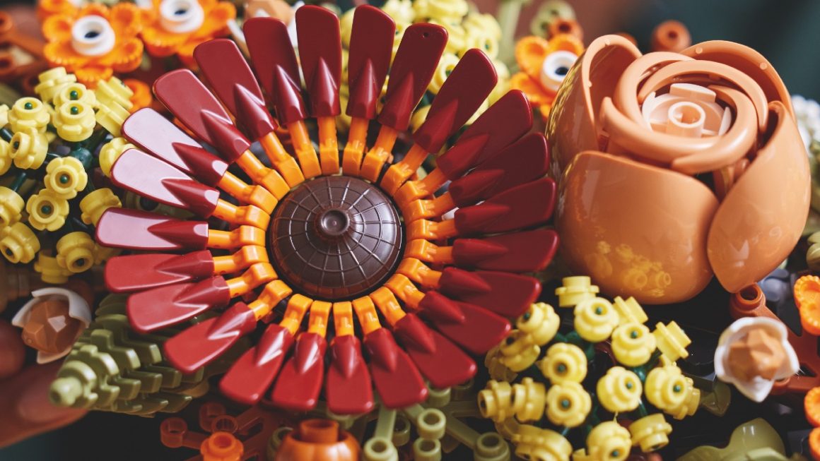 LEGO dévoile 2 sets de fleurs sauvages pour décorer votre intérieur ...