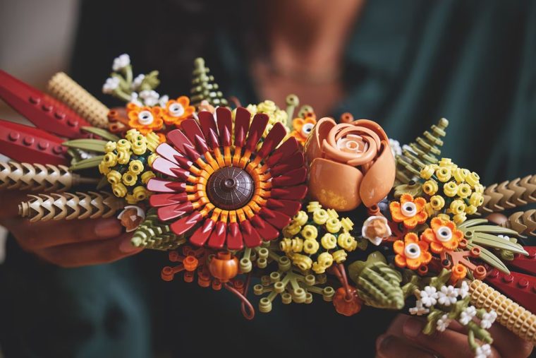 LEGO dévoile 2 sets de fleurs sauvages pour décorer votre intérieur ...