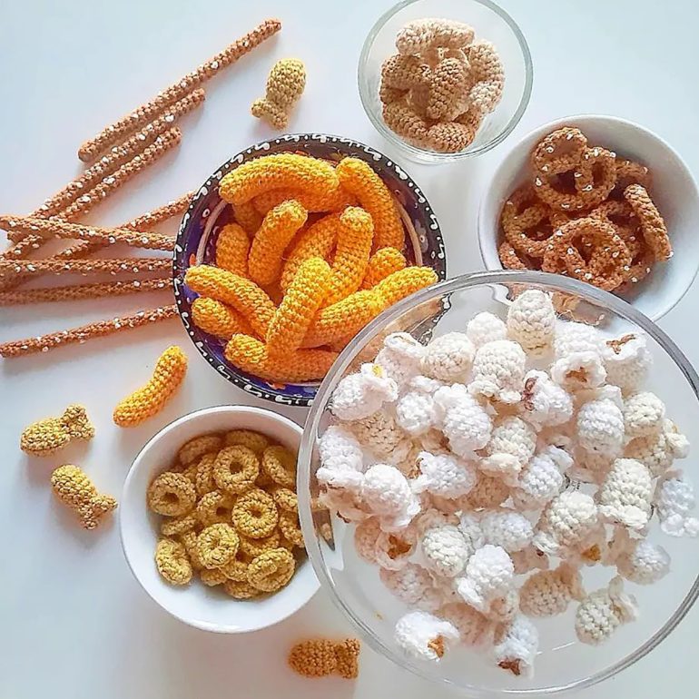 Experte du crochet, elle confectionne des aliments au réalisme étonnant