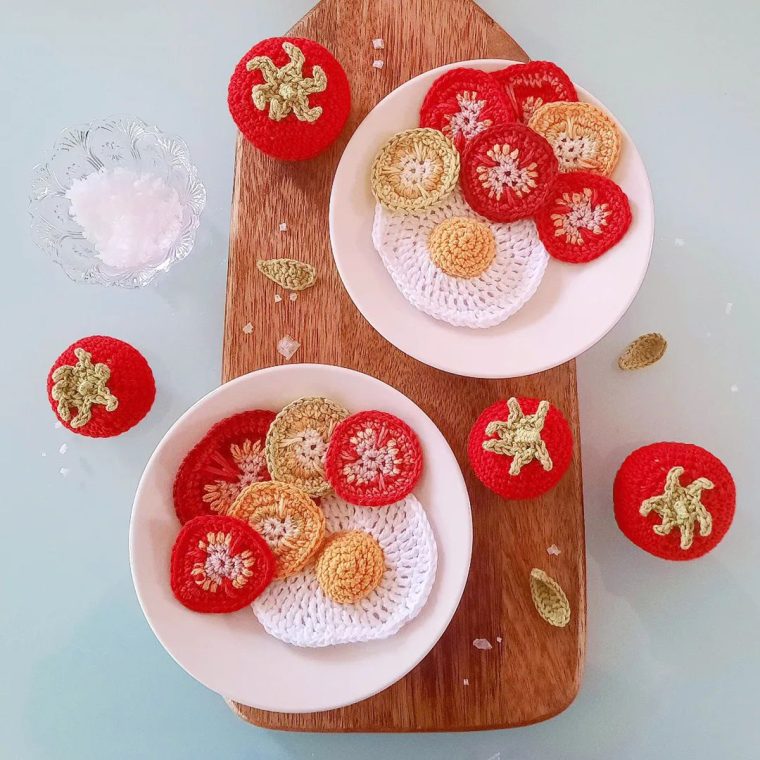 Experte du crochet, elle confectionne des aliments au réalisme étonnant