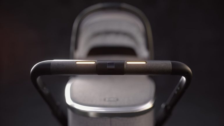 Ces parents ont créé une poussette intelligente qui se dirige toute ...