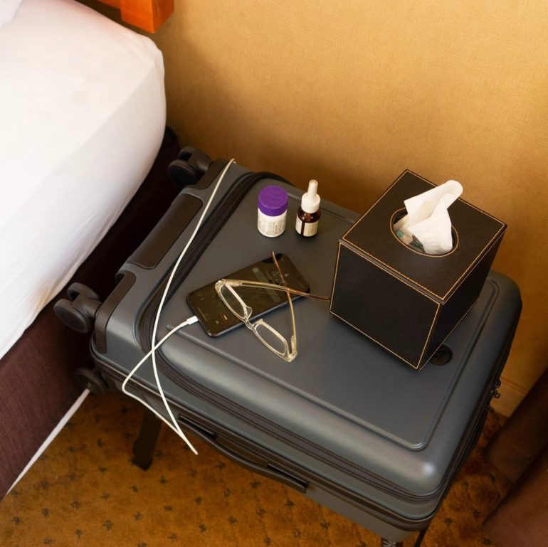 Conçue pour les voyages d’affaires, cette valise se transforme en table ...