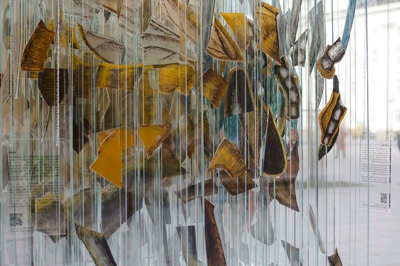 Cette fascinante sculpture en anamorphose représente 4 animaux menacés