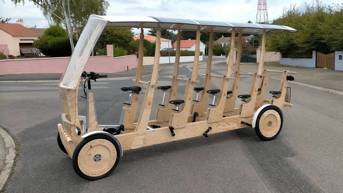Woodybus : le minibus en bois qui fait pédaler les enfants pour aller à ...